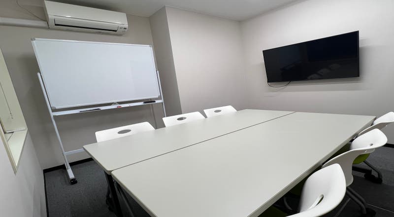 【6人用】Wi-Fi・コンセント完備！函館駅前徒歩2分！短時間利用可能の貸会議室です！