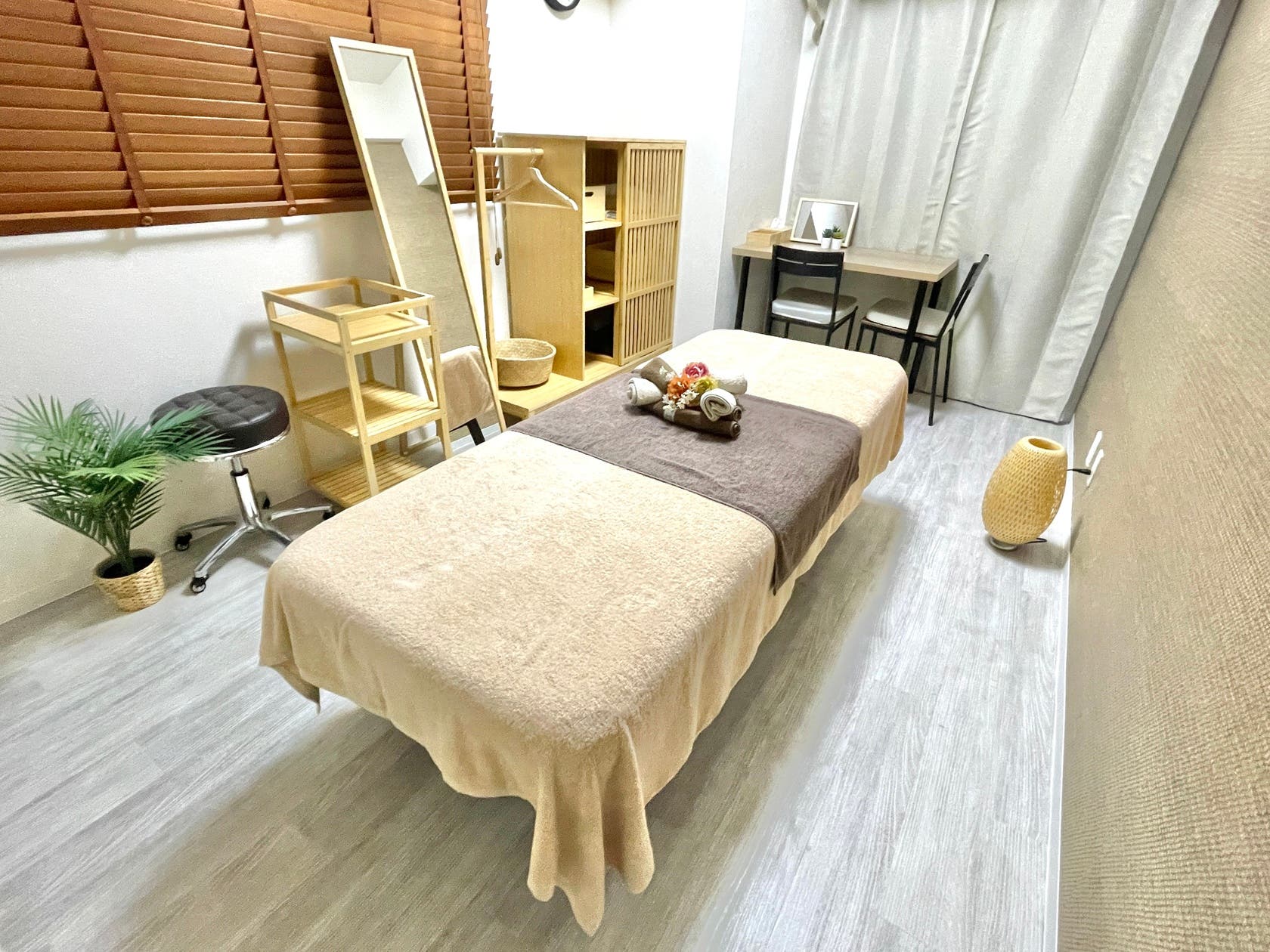 桜木町駅徒歩1分！ご好評につき増部屋🌸完全個室のキレイなサロン✨ほぼ雨に濡れずにアクセス👍電動昇降施術ベッド/マッサージ/エステの写真8