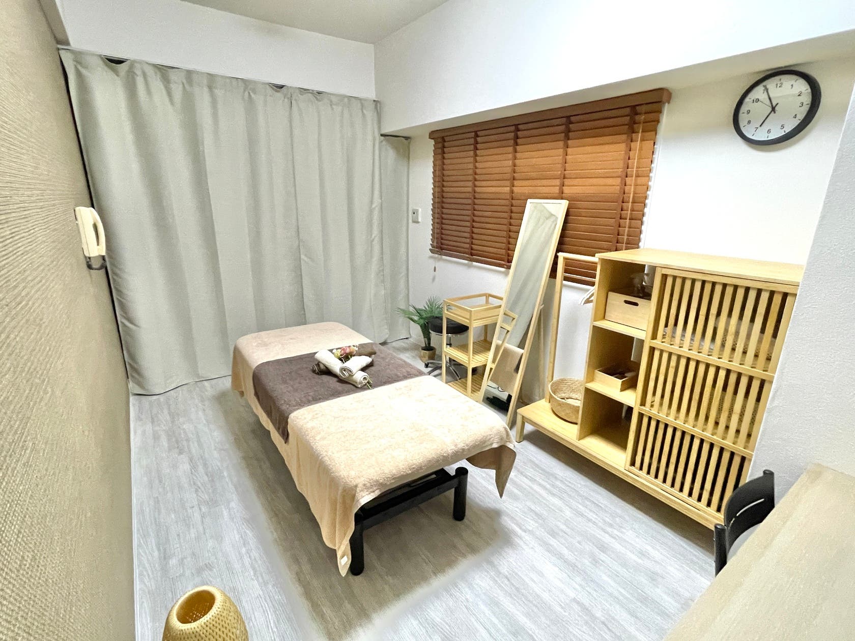 桜木町駅徒歩1分！ご好評につき増部屋🌸完全個室のキレイなサロン✨ほぼ雨に濡れずにアクセス👍電動昇降施術ベッド/マッサージ/エステの写真9