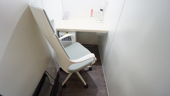 <ビズボ横浜駅西口No.2>駅直結🚶【換気ファン付完全個室】横浜駅みなみ西口徒歩1分🚃個別エアコン完備✨Wi-Fi📶電源🔌の写真2