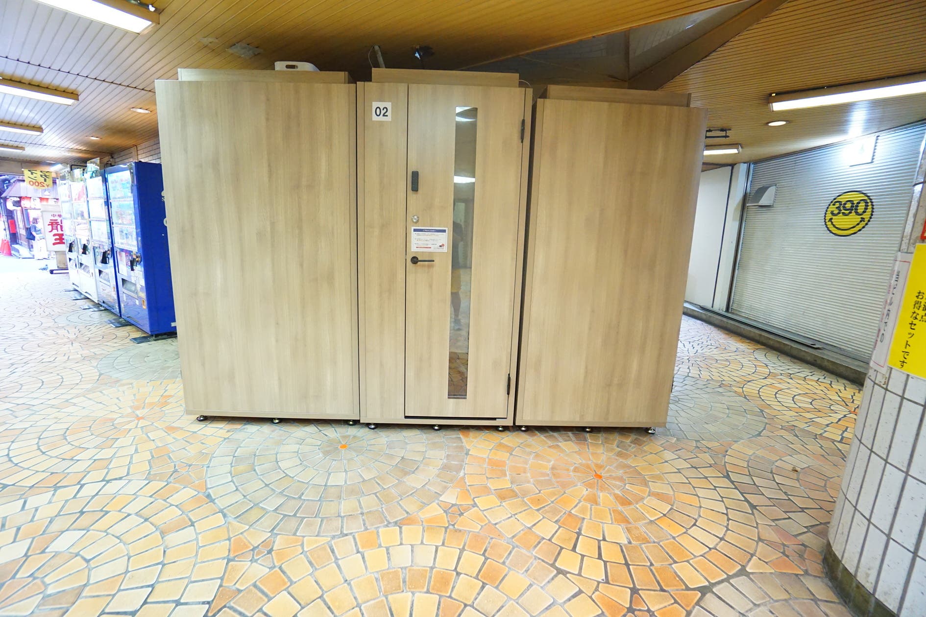 ＜ビズボ横浜駅西口No.2＞駅直結🚶【換気ファン付完全個室】横浜駅みなみ西口徒歩1分🚃個別エアコン完備✨Wi-Fi📶電源🔌の写真5