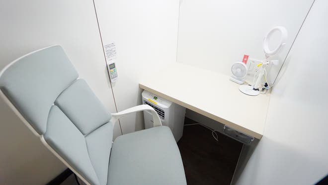 <ビズボ横浜駅西口No.3>駅直結🚶【換気ファン付完全個室】横浜駅みなみ西口徒歩1分🚃個別エアコン完備✨Wi-Fi📶電源🔌の写真1