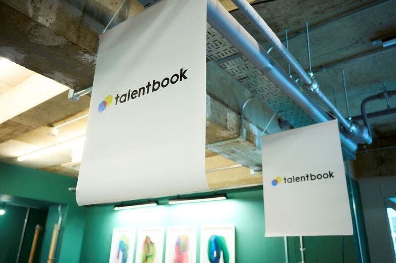 【永田町駅2分・100名対応】忘年会/新年会/セミナーにオススメ｜こだわりのインテリア｜212㎡の広々空間の写真12