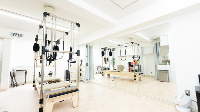 【北参道駅30秒】マシンピラティススタジオ☆自然光が入る1日1回スタッフ完全清掃のスタジオの写真1