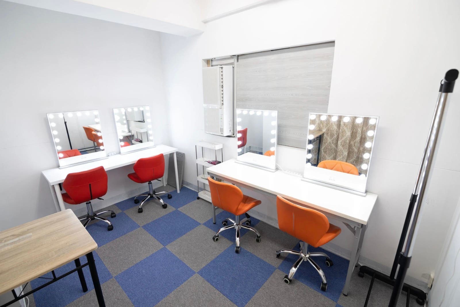 【ロビンスタジオ】 窓からの明るい自然光のあふれる空間 シャビーテイストを基調としたスタジオの写真9