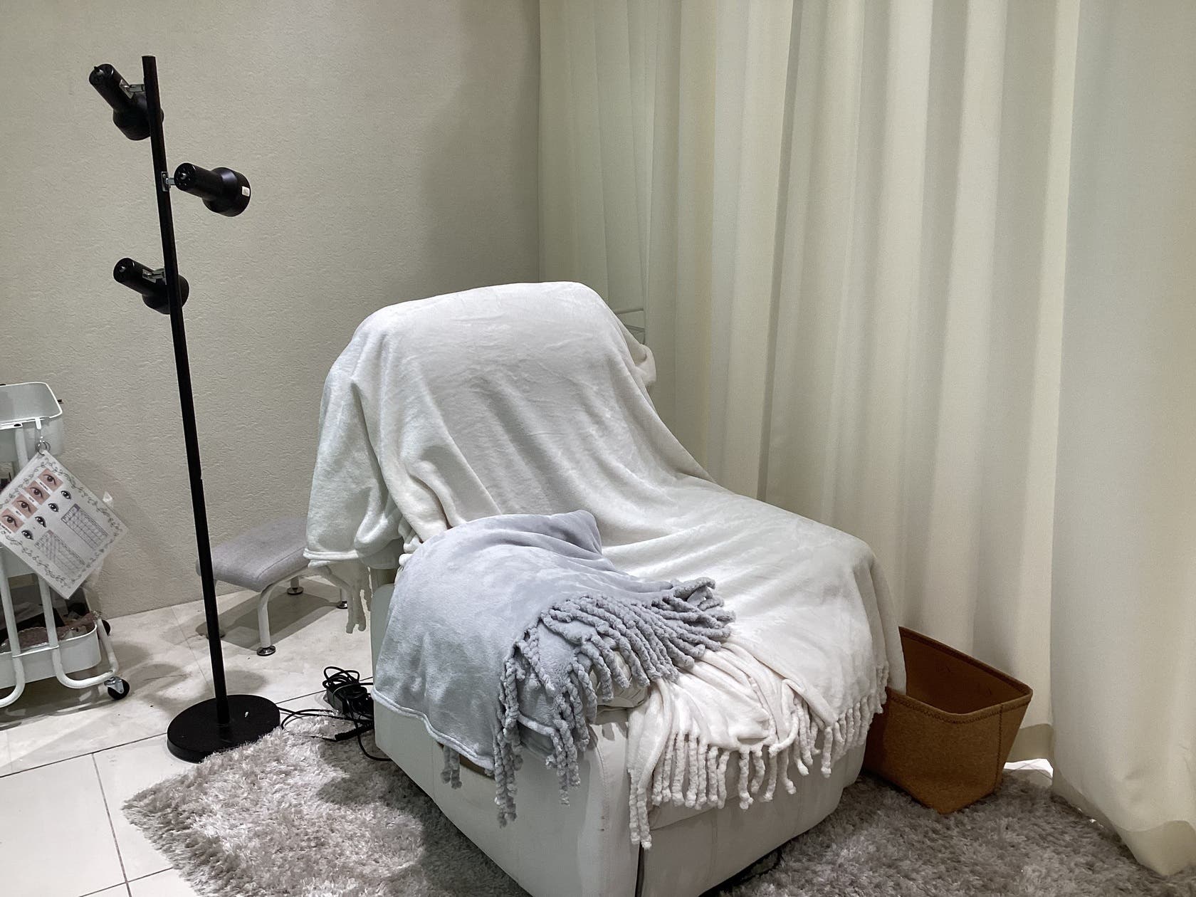 【EARTH 上野店】まつエク専用席★大型サロンに併設されたレンタルサロン✂︎フリーランス/個人練習/美容業に最適♪の写真1