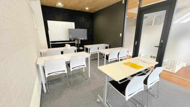オビヤギルド中会議室。Web会議に最適、10人着席可能です。3階にあります。の写真2