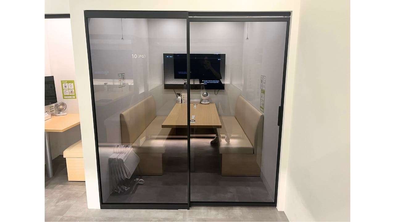 🌟大事な商談に最適🌟【新宿駅西口徒歩4分｜定員6名の商談ルーム｜14PG】完全個室/無料Wi-Fi/電源/55inモニターの写真9