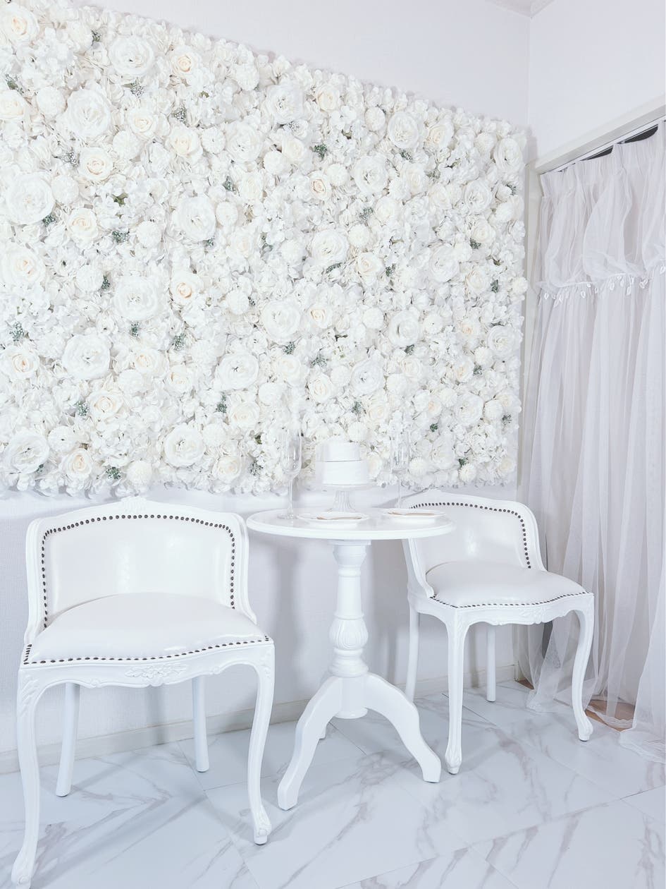 伏見駅3分💞白壁・白家具｜花壁｜シャンデリア｜３面背景｜撮影機材無料｜大人可愛い｜コスプレの写真14