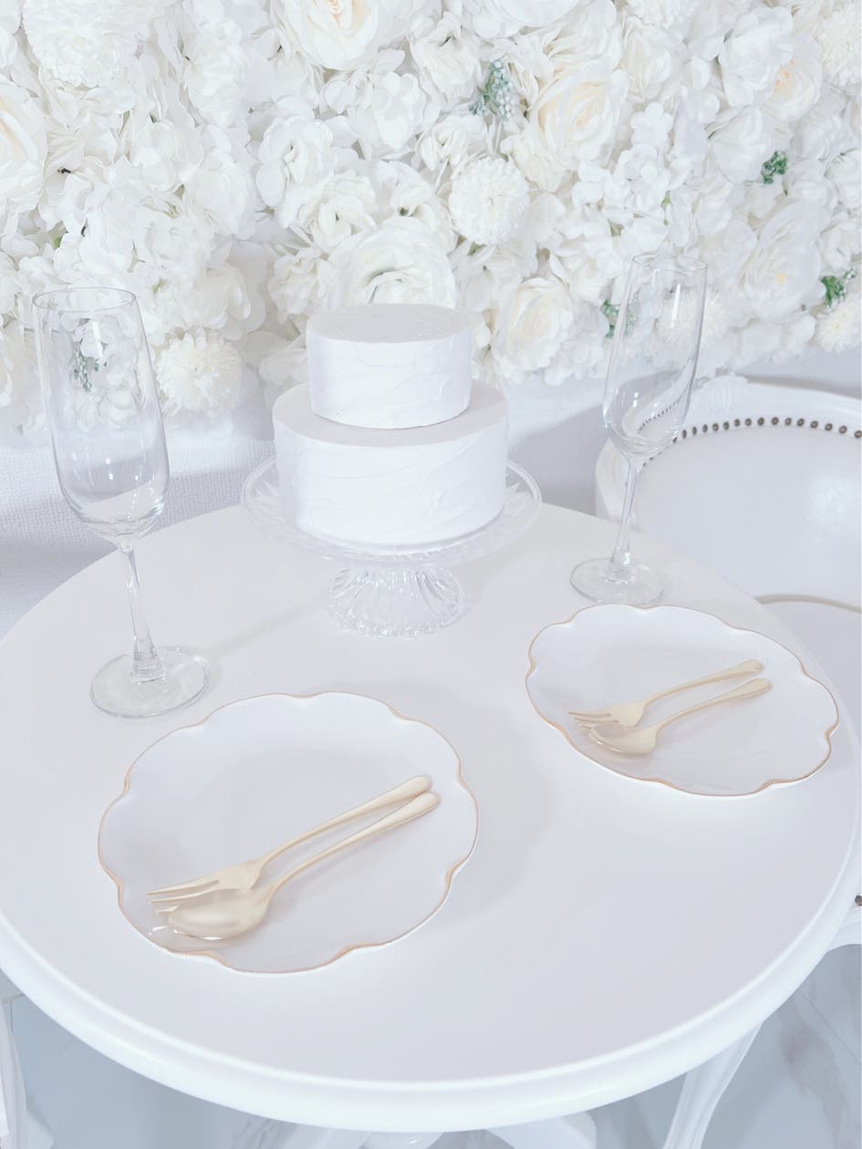 伏見駅3分💞白壁・白家具｜花壁｜シャンデリア｜３面背景｜撮影機材無料｜大人可愛い｜コスプレの写真19