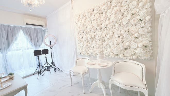 伏見駅3分💞白壁・白家具|花壁|シャンデリア|3面背景|撮影機材無料|大人可愛い|コスプレの写真3