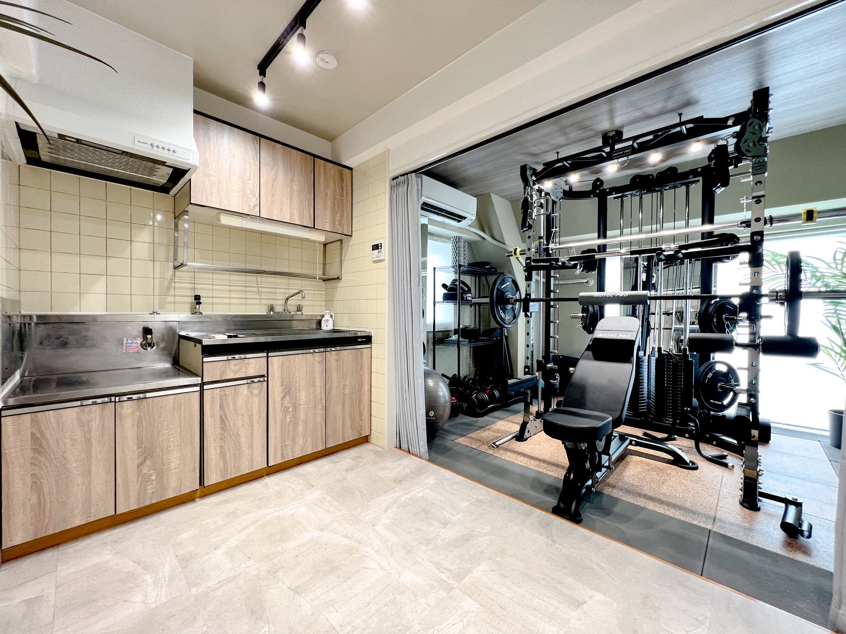 ✨ NEW OPEN ！✨【🎉地域最安値🎉】自由が丘駅徒歩３分の駅チカレンタルジム、清潔感ありオシャレ、トレーニング器具充実の写真5