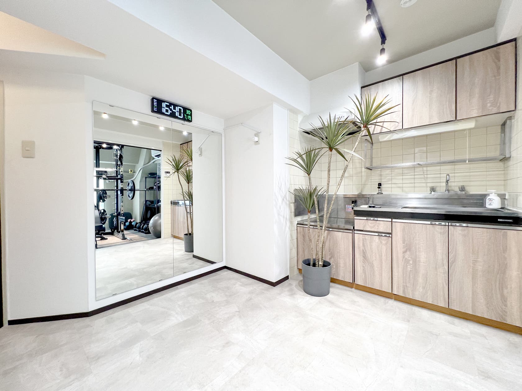 ✨ NEW OPEN ！✨【🎉地域最安値🎉】自由が丘駅徒歩３分の駅チカレンタルジム、清潔感ありオシャレ、トレーニング器具充実の写真7