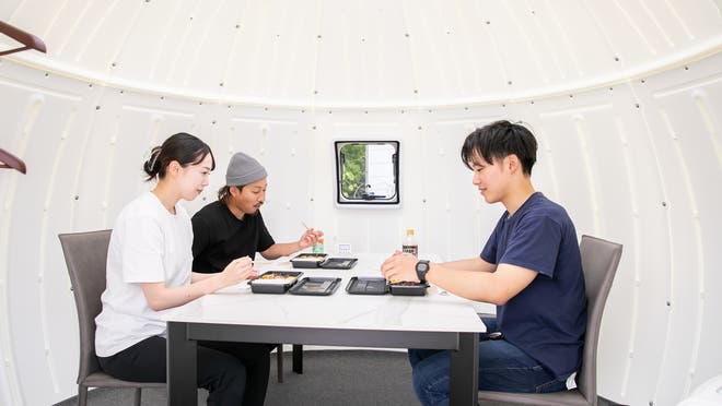 【広々ダイニングテーブルで食事会、作業に最適】【無料高速Wi-Fi】【ドームハウス1基貸し切り、完全個室のレンタルスペースの写真3