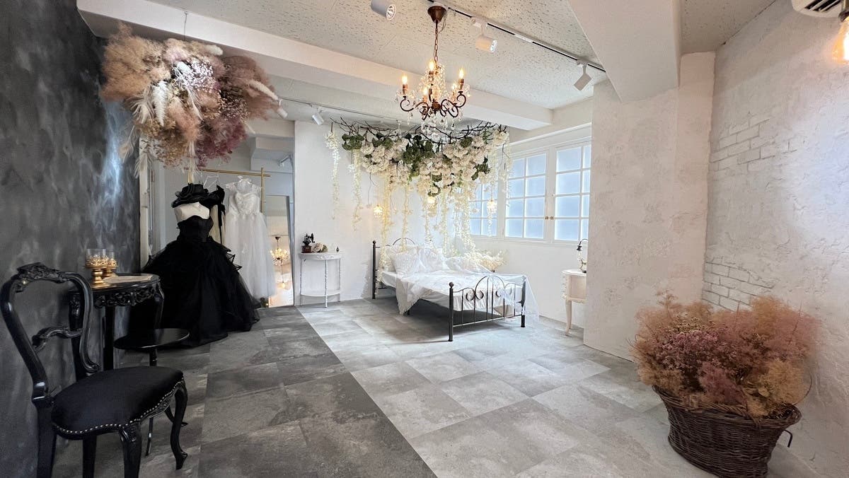 【花と光のハーモニー】自然光｜花天蓋ベッド｜大型ドライフラワー｜漆喰壁・レンガ壁｜ドレス着放題！｜撮影機材無料!の写真24
