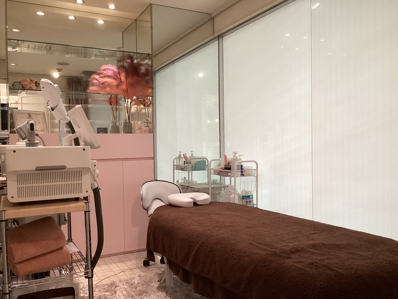 【EARTH 上野店】脱毛専用席★大型サロンに併設されたレンタルサロン✂︎フリーランス/個人練習/美容業に最適♪の写真1