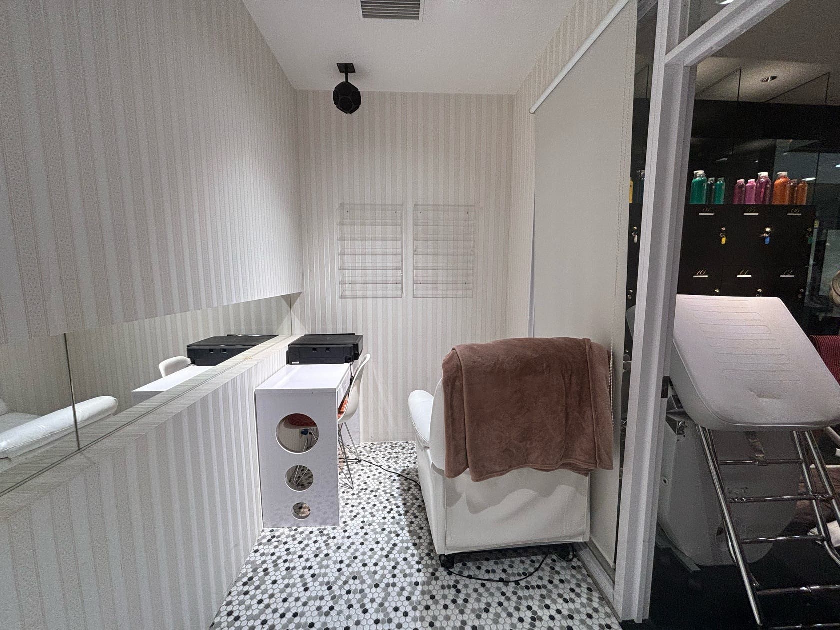 【EARTH 藤沢店】まつエク専用席★大型サロンに併設されたレンタルサロン✂︎フリーランス/個人練習/美容業に最適♪の写真1