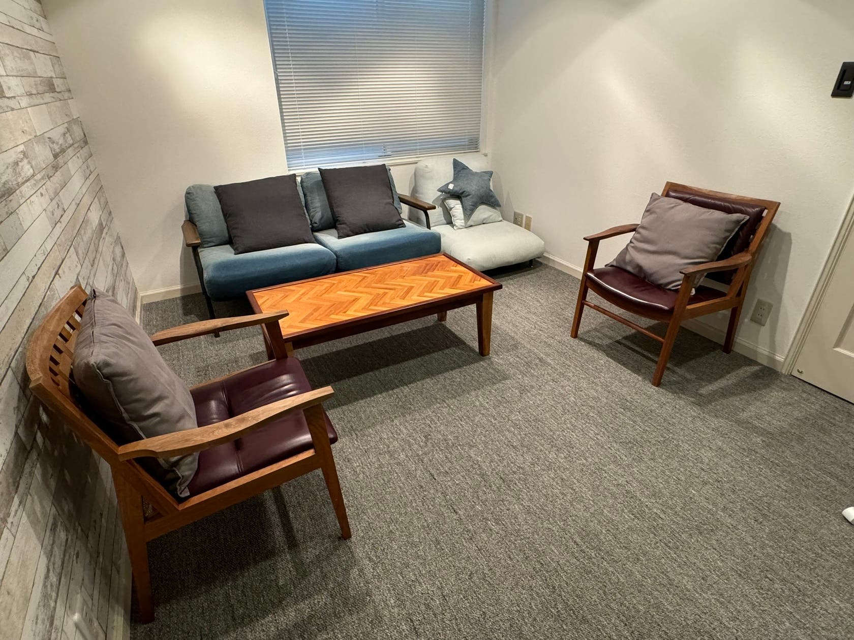 【奥渋フォトスタジオ　Two Me 】自然光での撮影できる！白タイル（床）白壁、小さなスタジオの写真20