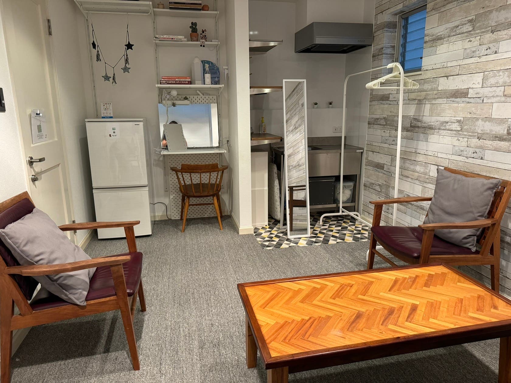 【奥渋フォトスタジオ　Two Me 】自然光での撮影できる！白タイル（床）白壁、小さなスタジオの写真22