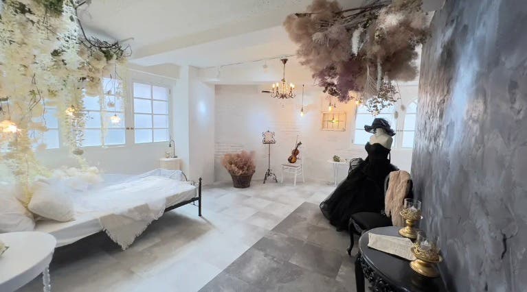 【花と光のハーモニー】自然光｜花天蓋ベッド｜大型ドライフラワー｜漆喰壁・レンガ壁｜ドレス着放題！｜撮影機材無料!の写真23