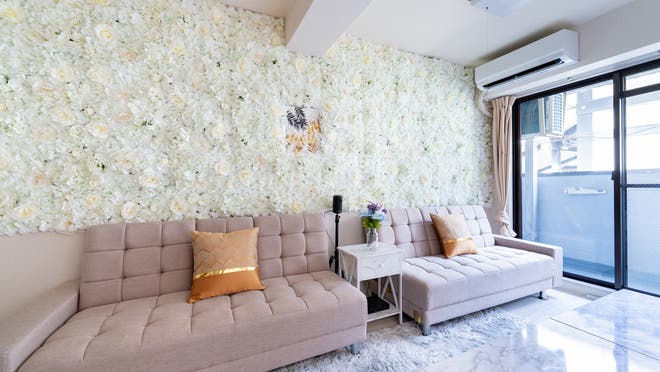 映えスポット🉐💐壁一面の花🤍推し活👼大人気スペース💖撮影🎀120㌅スクリーン🥻VOD見放題💃女子会❤️デートの写真4