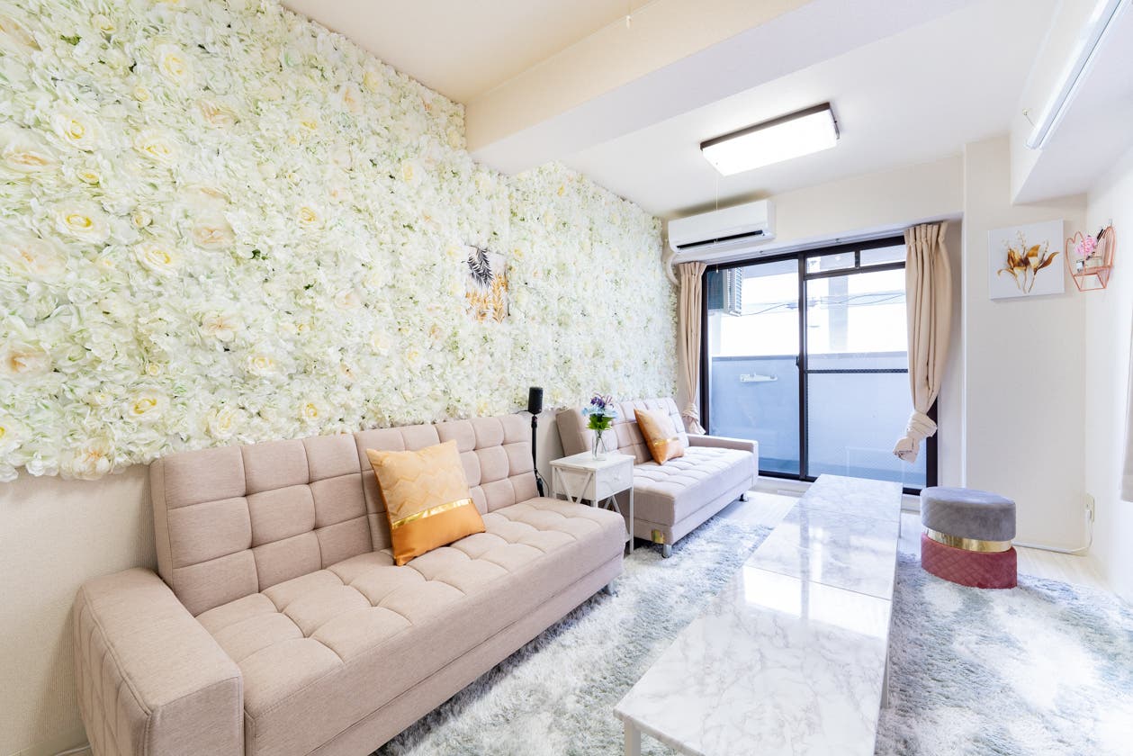 映えスポット🉐💐壁一面の花🤍推し活👼大人気スペース💖撮影🎀120㌅スクリーン🥻VOD見放題💃女子会❤️デートの写真6