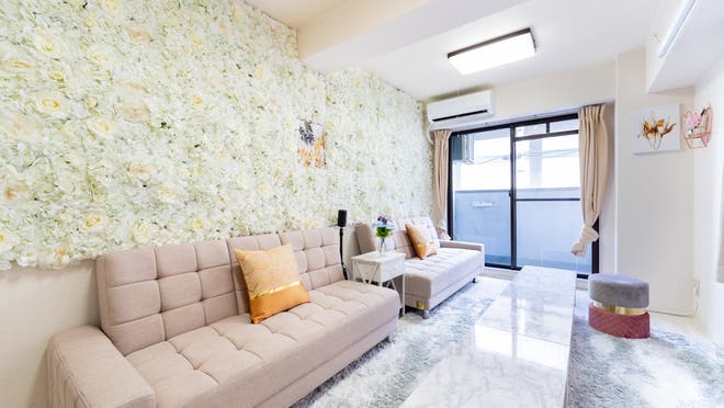 映えスポット🉐💐壁一面の花🤍推し活👼大人気スペース💖撮影🎀120㌅スクリーン🥻VOD見放題💃女子会❤️デートの写真6