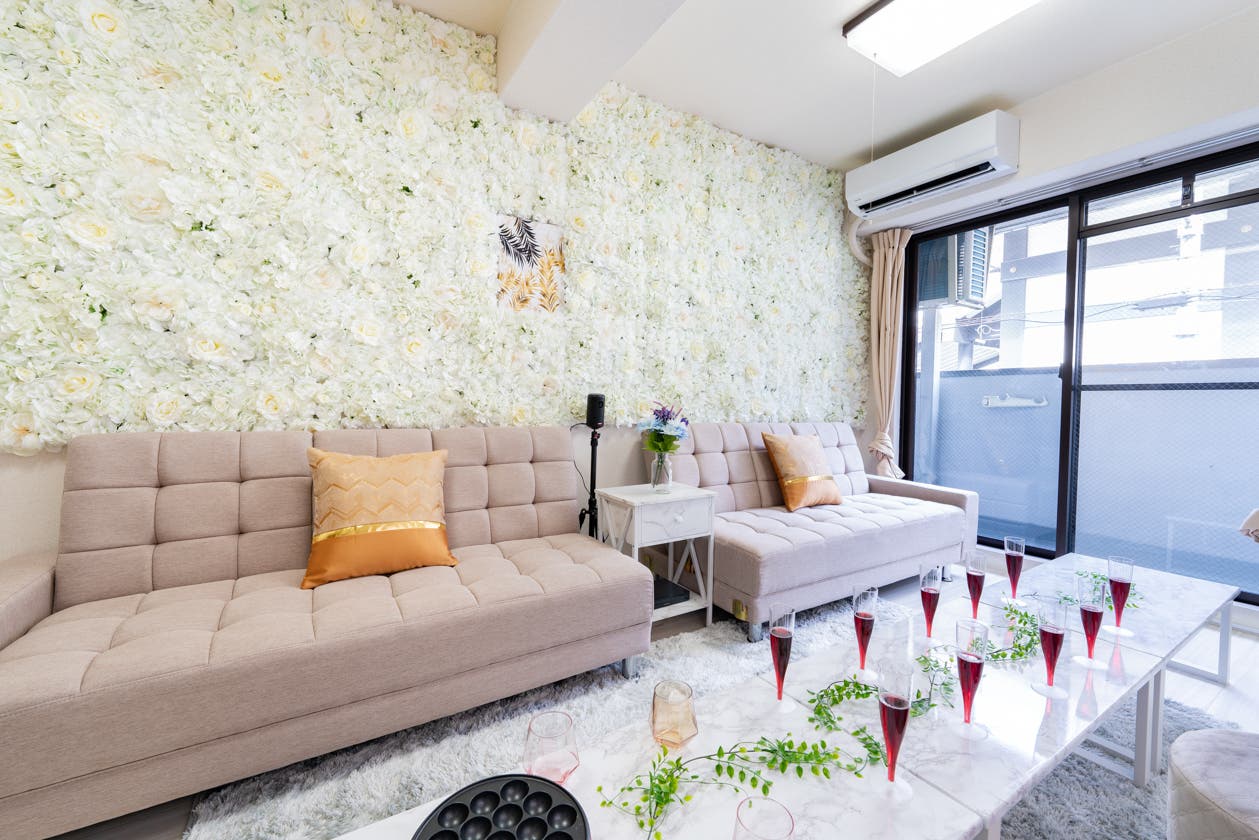 映えスポット🉐💐壁一面の花🤍推し活👼大人気スペース💖撮影🎀120㌅スクリーン🥻VOD見放題💃女子会❤️デートの写真7