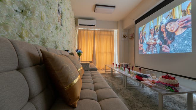 映えスポット🉐💐壁一面の花🤍推し活👼大人気スペース💖撮影🎀120㌅スクリーン🥻VOD見放題💃女子会❤️デートの写真13