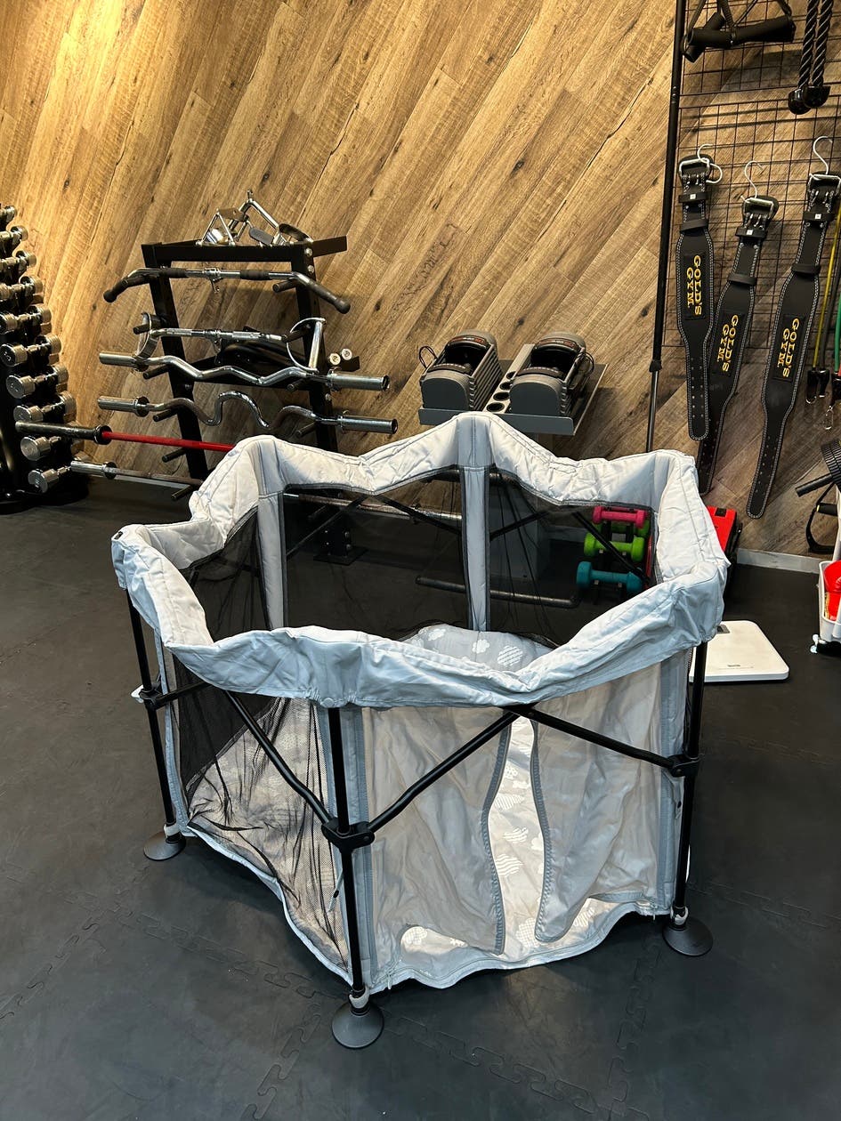 広々空間！【藤沢駅徒歩3分】『ルームランナー／施術ベッド有』完全個室・24時間利用のレンタルジムの写真7