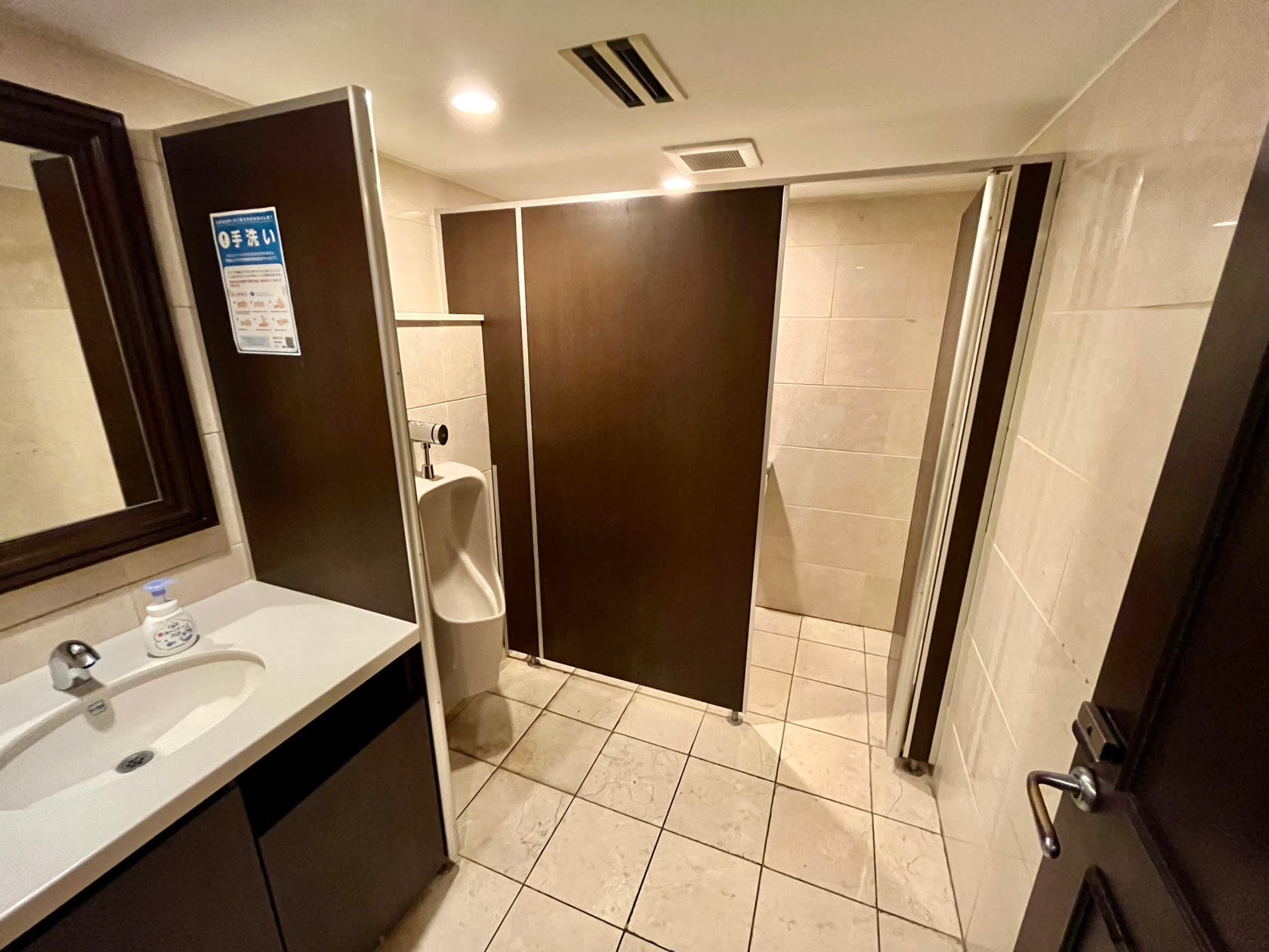 roomI【銀座駅 1分】歌唱・発声練習・楽器演奏OK!の写真17