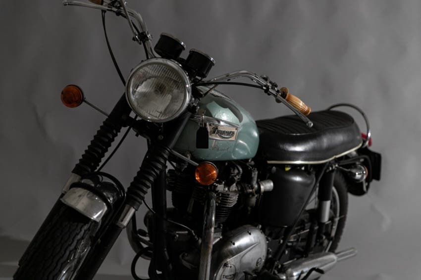 ヴィンテージバイクやイギリスヴィンテージ小物が使い放題、天井高５M超えの広い白ホリスタジオの写真8