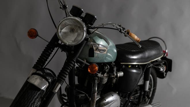 ヴィンテージバイクやイギリスヴィンテージ小物が使い放題、天井高5M超えの広い白ホリスタジオの写真8