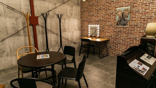 ヴィンテージバイクやイギリスヴィンテージ小物が使い放題、天井高5M超えの広い白ホリスタジオの写真9