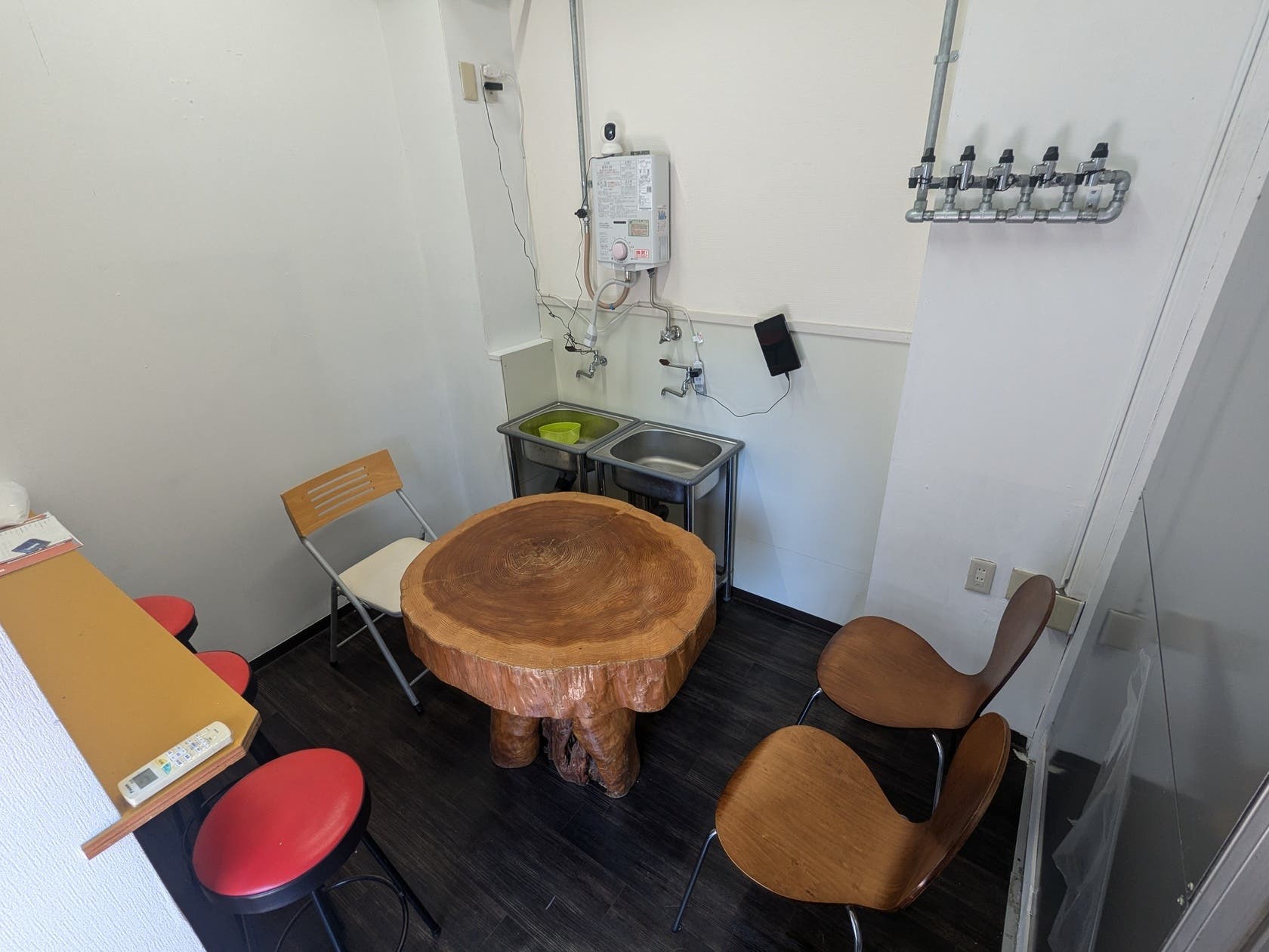 三宮駅徒歩10分の多目的スペース  占いやネイル、荷物置き場にも最適の写真1