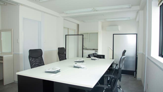 経堂駅から徒歩4分のコンセプトスタジオ。教室、オフィス、診察室の3つのシチュエーション。ショートドラマや再現VTRに最適です。の写真2