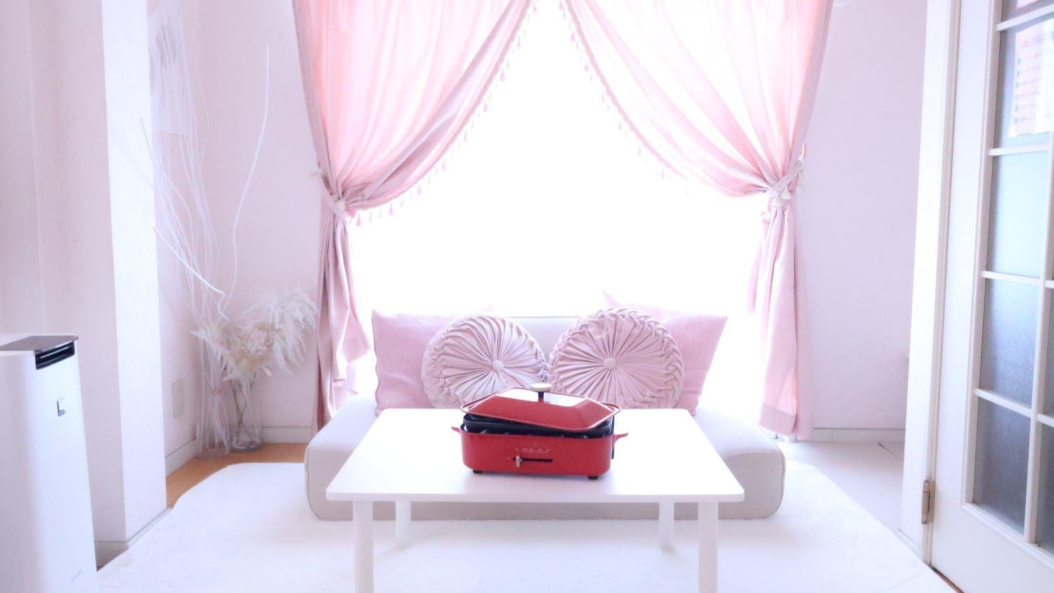 白✖️ピンクでカワイイがたくさん✨写真映え📸一軒家🏠チェキ/女子会/ハレスペ《ローズ三宮》の写真1