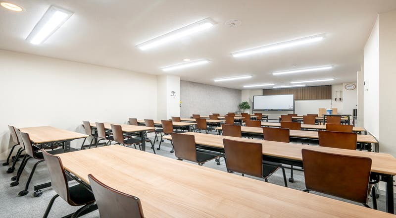 【ROOMs新宿御苑前店】最大38名｜会議・研修・セミナー向け｜新宿御苑前駅4分【施術ベット4台】