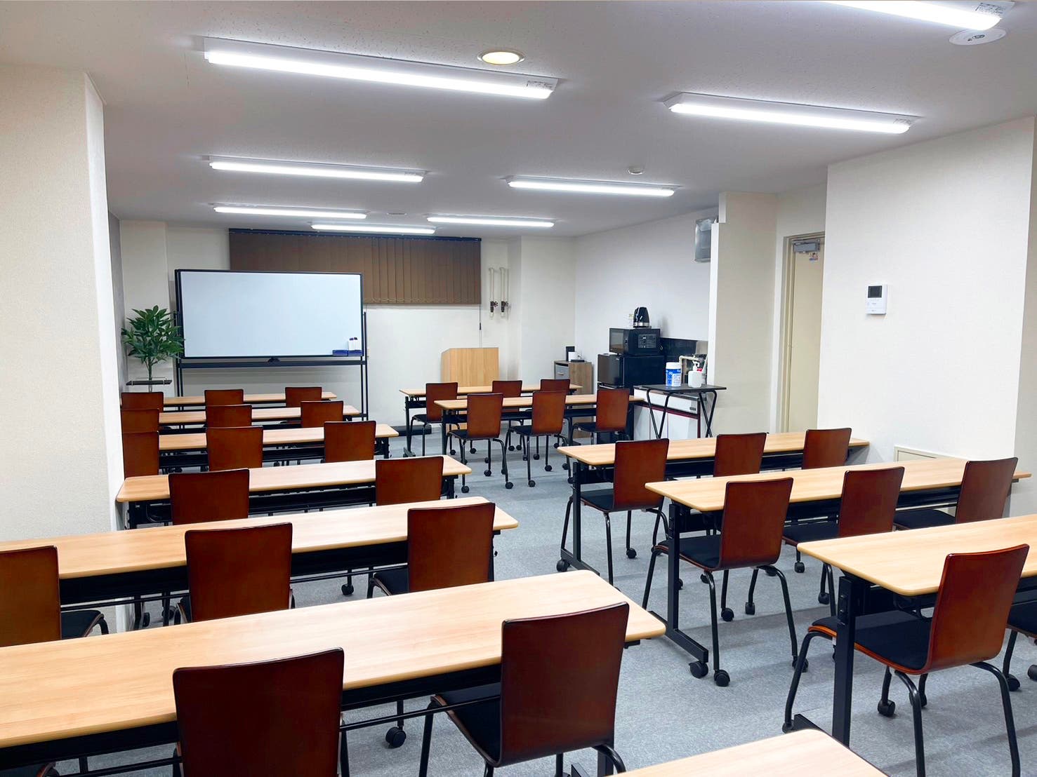  【ROOMs新宿御苑店】新宿御苑4分 四谷三丁目5分 最大38名/光回線/会議/セミナー/ボドゲ/施術/撮影【安い・綺麗】の写真5