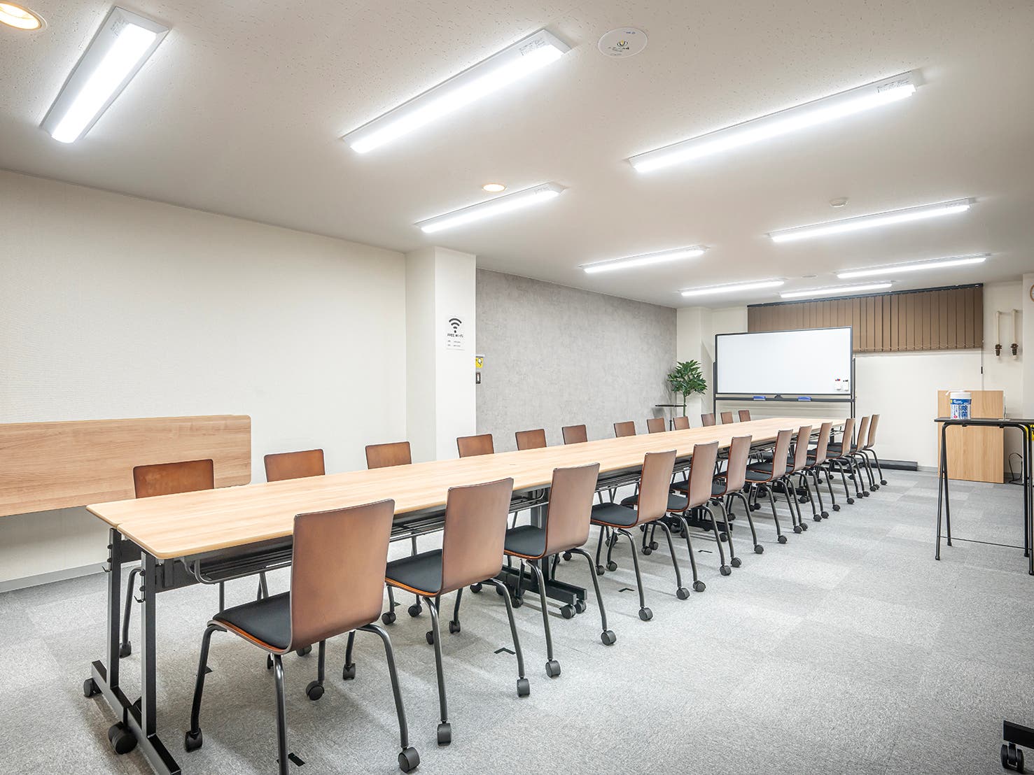  【ROOMs新宿御苑店】新宿御苑4分 四谷三丁目5分 最大38名/光回線/会議/セミナー/ボドゲ/施術/撮影【安い・綺麗】の写真2