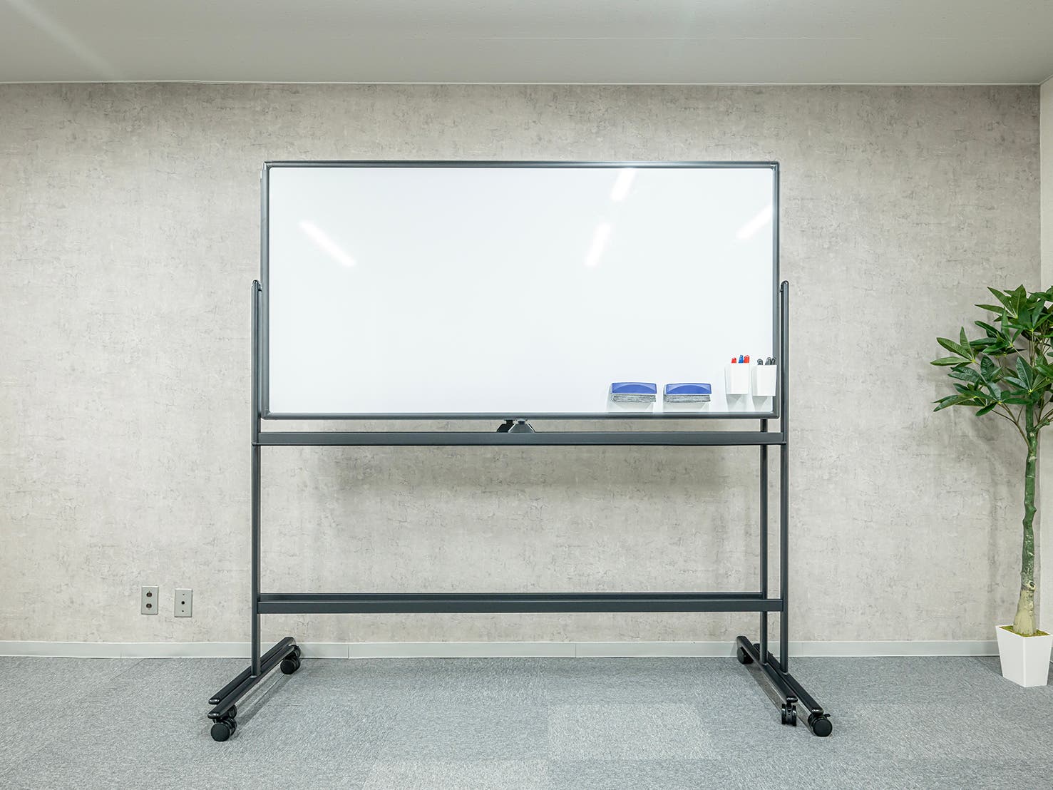  【ROOMs新宿御苑店】新宿御苑4分 四谷三丁目5分 最大38名/光回線/会議/セミナー/ボドゲ/施術/撮影【安い・綺麗】の写真11