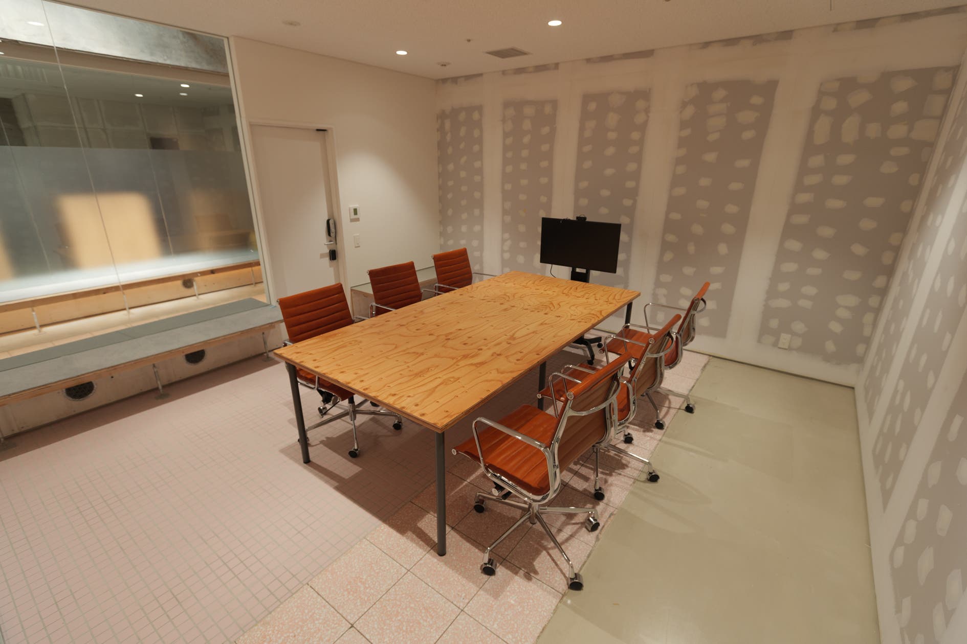 つくば駅から徒歩３分！コワーキングスペース隣接の貸会議室(〜6名)の写真5