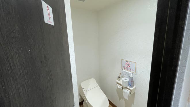 205 【新横浜駅5分】1名利用!モニター有/WEB会議/テレワーク/面接/駅近/広い個室で快適/ライブ前の待機にもの写真5