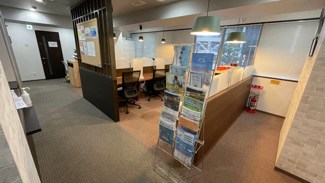 205 【新横浜駅5分】1名利用!モニター有/WEB会議/テレワーク/面接/駅近/広い個室で快適/ライブ前の待機にもの写真3