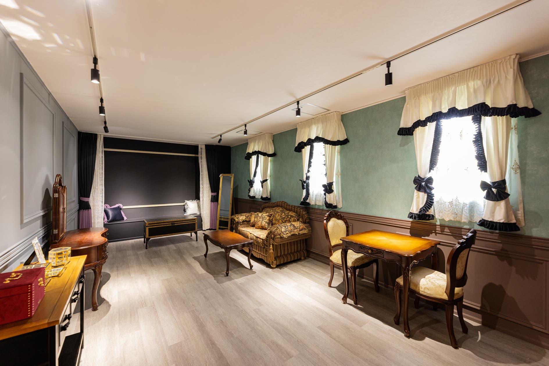 【新ページ移転案内中】12st😉ゴシック・ゴスロリ調🦋撮影スタジオ＆レンタルスペース｜推し活・女子会・コスプレに！｜の写真4