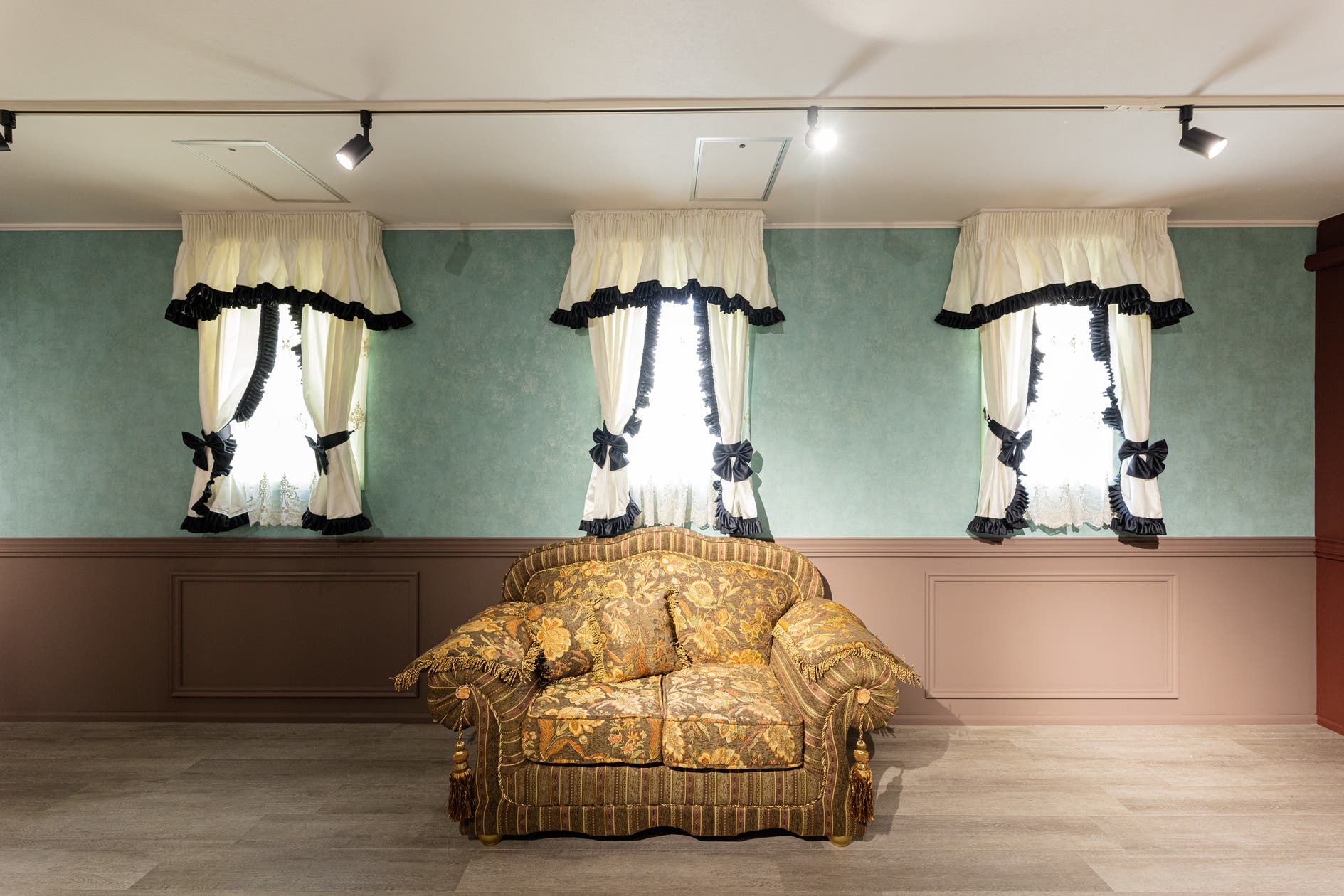 【新ページ移転案内中】12st😉ゴシック・ゴスロリ調🦋撮影スタジオ＆レンタルスペース｜推し活・女子会・コスプレに！｜の写真8