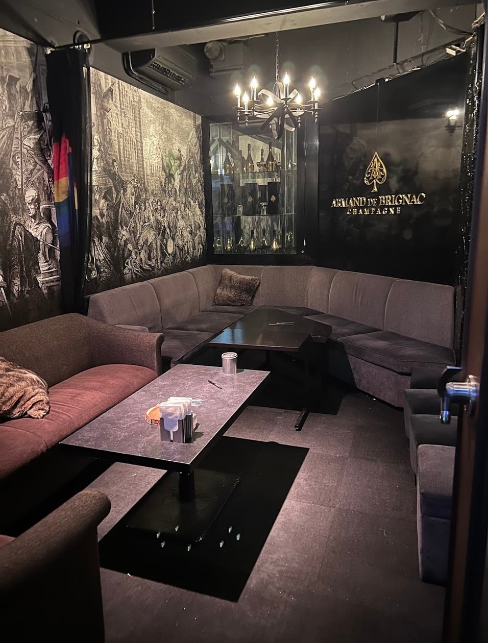 インスタ映え！ポールダンス用Xポーとカラオケがあるお店の写真6