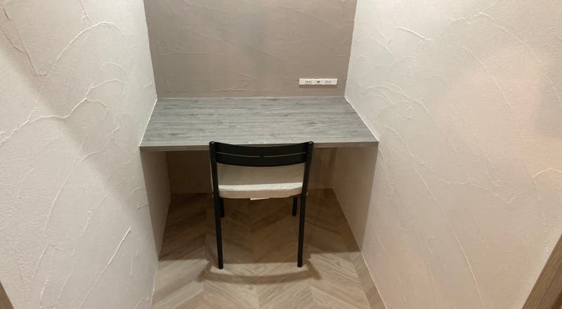 【パーソナルブース朱雀門】近鉄大和西大寺駅から徒歩6分の高速Wi-Fi完備の１時間から利用できる1人専用ブースです。