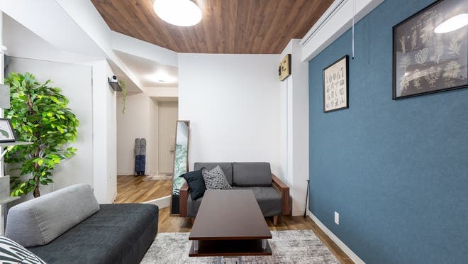 100インチスクリーンで映画鑑賞🎬気の合う仲間と楽しい時間を過ごせるスペースです🍃の写真2