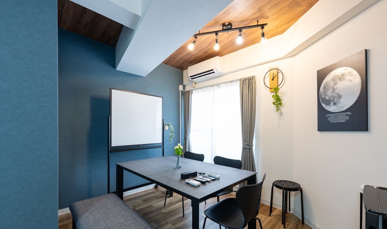 100インチスクリーンで映画鑑賞🎬気の合う仲間と楽しい時間を過ごせるスペースです🍃の写真9